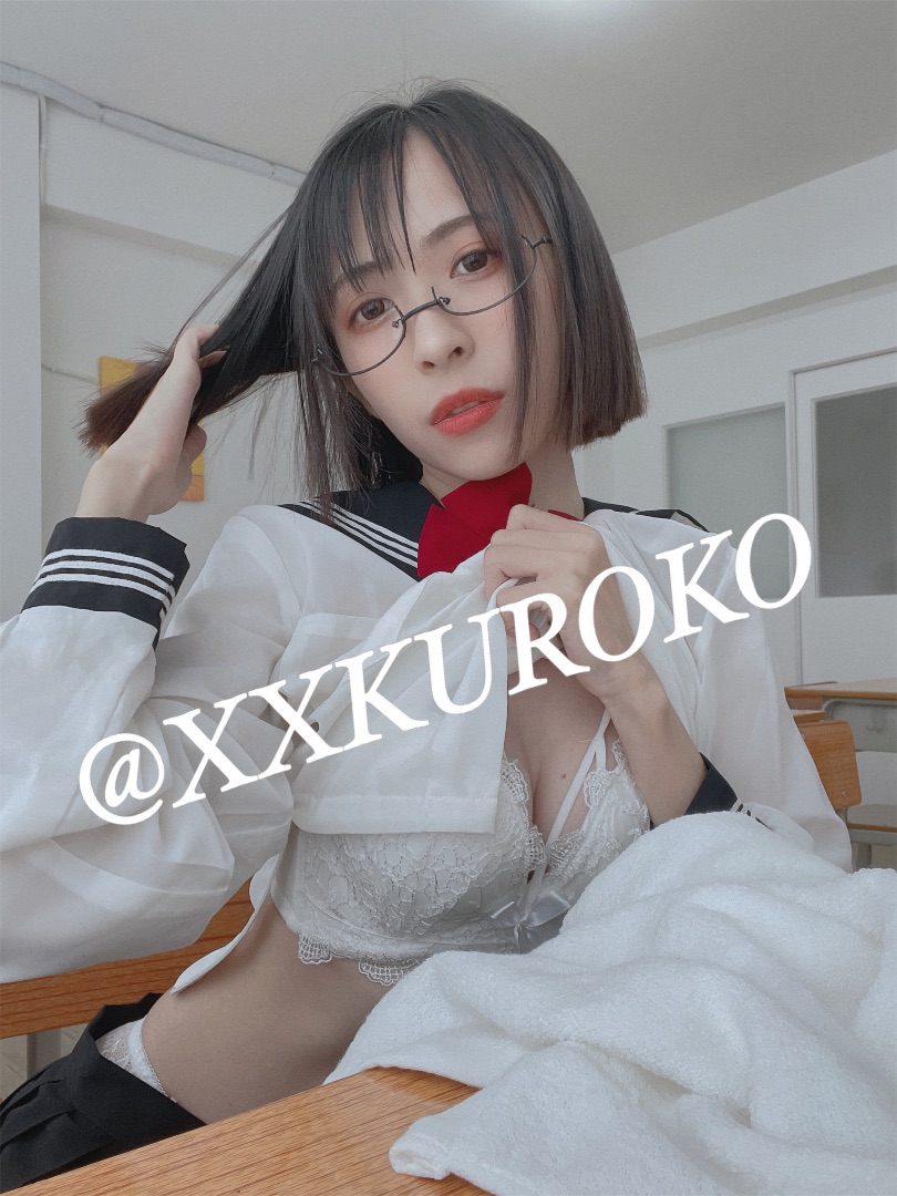 Furuke | [子子二彈]純慾透明制服x純白內衣x裸足