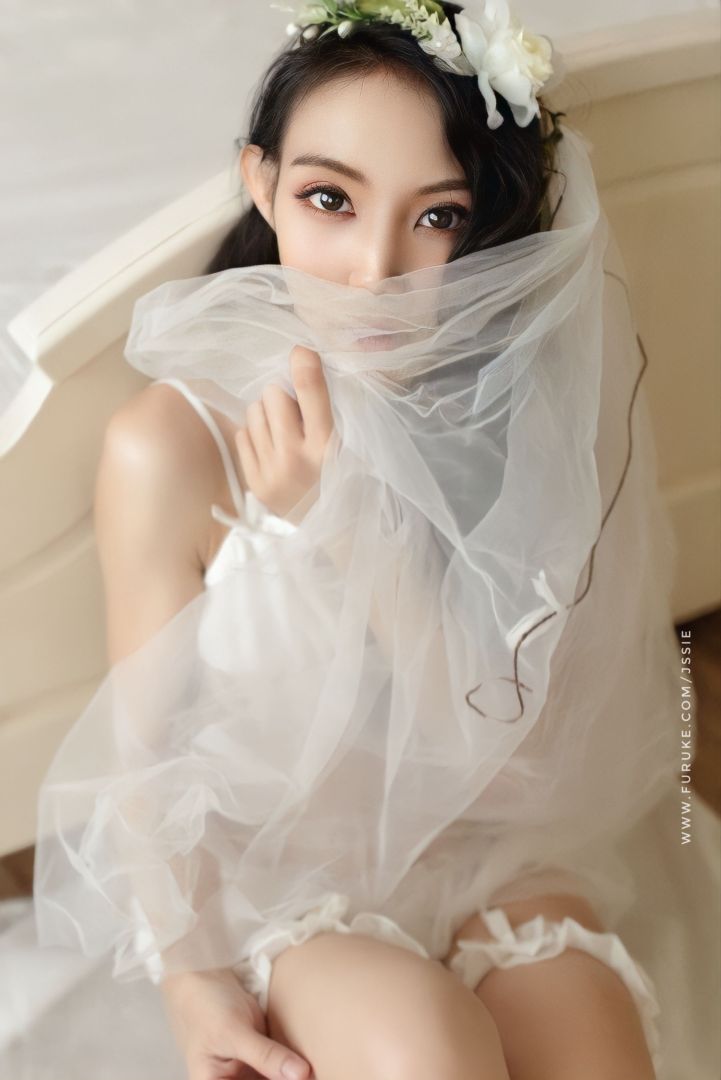 Furuke | 純慾的頭紗女子，修長美腿裡有著讓男人想要插入的迷人小騷穴，掰開屁股裡的色色視角，彷彿請你來揭開她神秘的臉蛋，撫摸著她的身軀，品嚐她的鮑魚75P+15:36秒三點全裸的幕後花絮