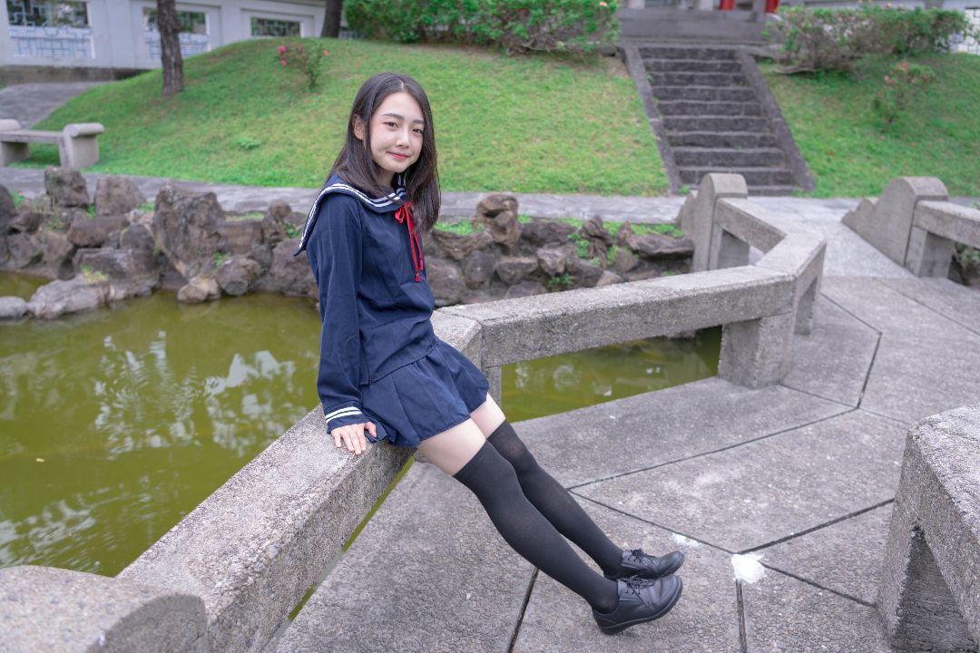 Furuke | 甜美女高中生JK制服粉白肌膚長腿美腿黑絲足控寫真