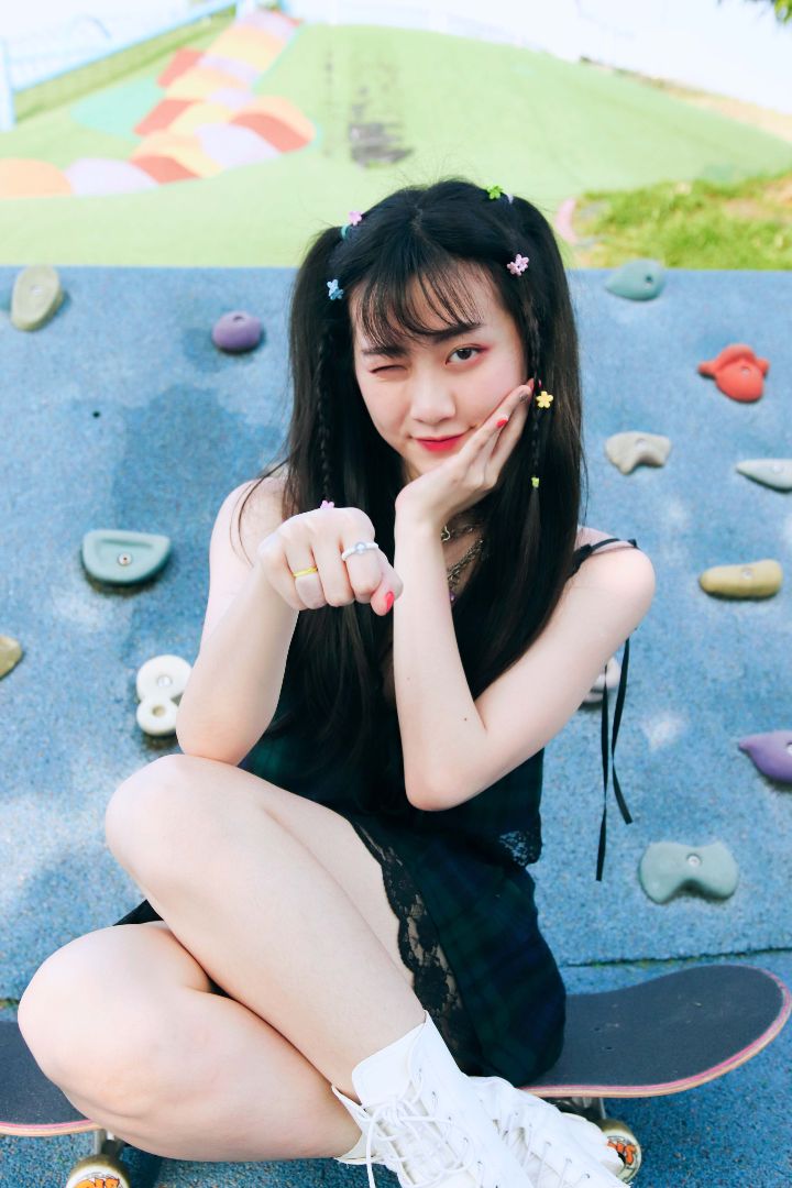 Furuke | 公園滑板女孩