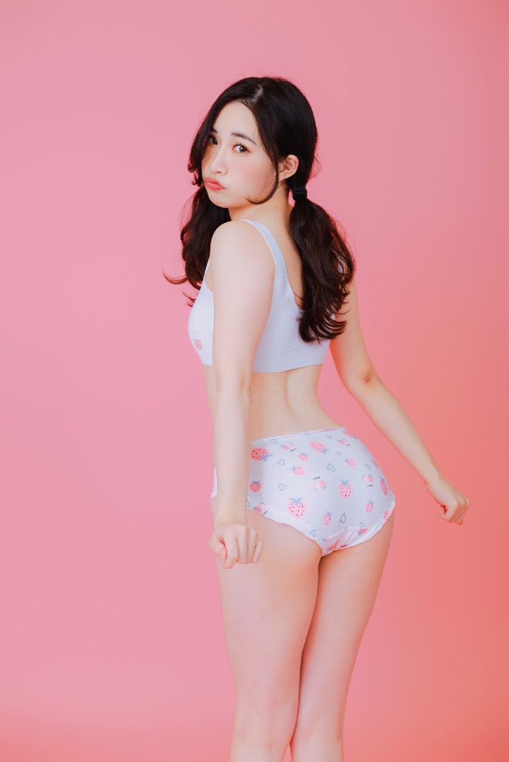 Furuke | 晴晴純欲風草莓內褲+白色CK