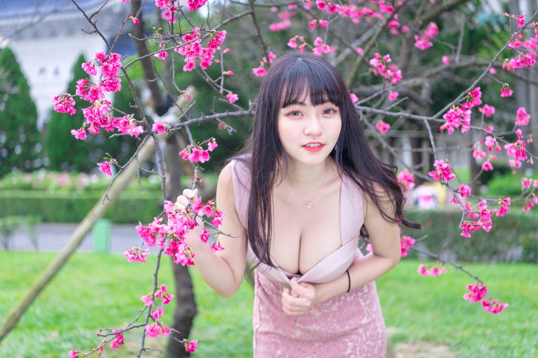 Furuke | 絕美櫻花女孩性感深V雪白長腿美腿寫真