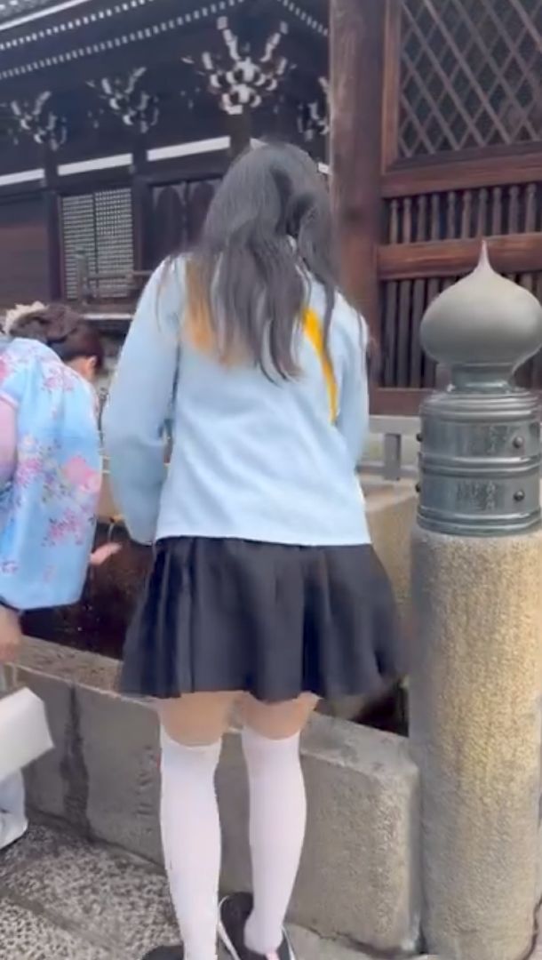 Furuke | 穿裙子被偷拍影片【偷拍】【內有其他性感照片】