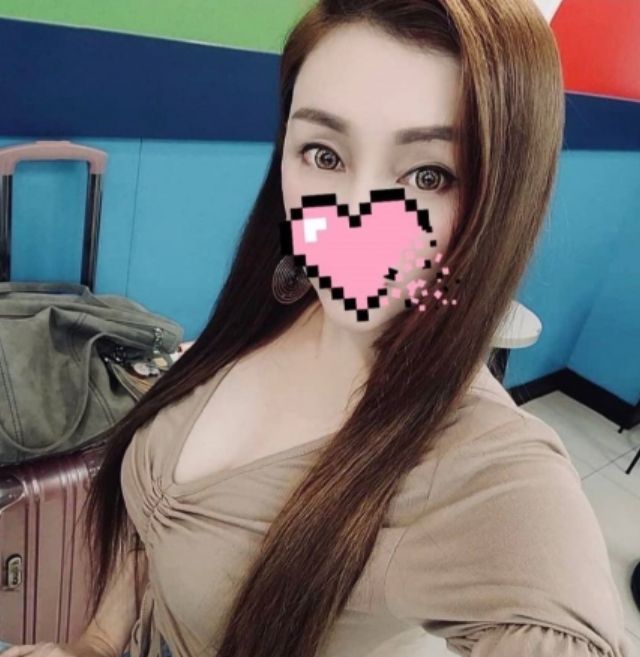 Furuke | 喝茶喔~高雄性感美人！"晨曦妹子"的"暴力美學奶子”&致命S曲線的大E奶”號稱高雄”取精女神”