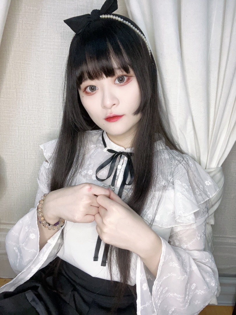 Furuke | 看起來清純的鄰居姐姐