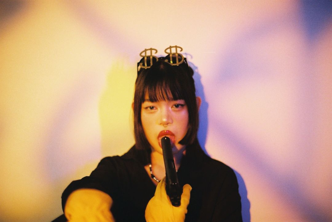 Furuke | Eyes open to money