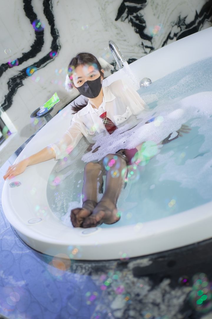 Furuke | Ruby黑絲學生服~ 第一次泡水拍 全濕ww